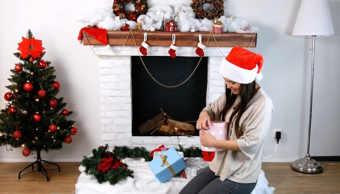 DIY Χριστουγεννιάτικο Τζάκι από Χαρτόκουτα