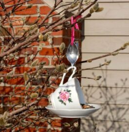 23 Ιδέες Διακόσμησης με Vintage Φλυτζάνια και Πιάτα