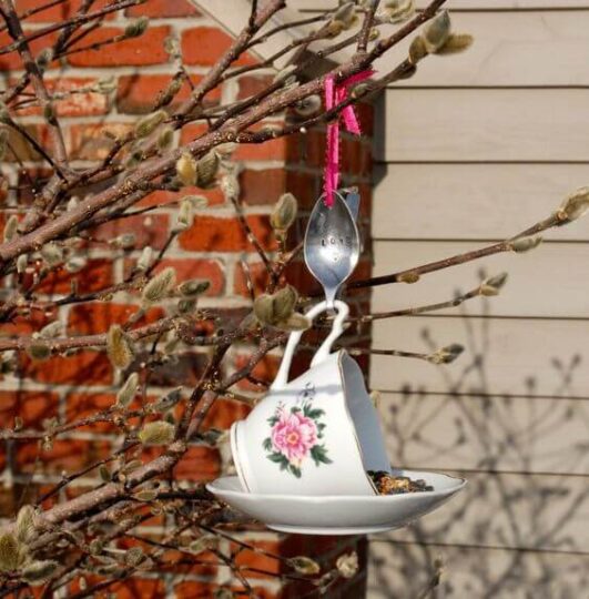 23 Ιδέες Διακόσμησης με Vintage Φλυτζάνια και Πιάτα