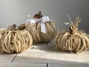 Φθινοπωρινές Κατασκευές: 20 DIY Κολοκύθες για να Διακοσμήσετε το Φθινόπωρο